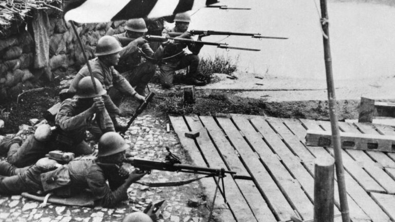 The Thompson Submachine Gun - Warfare History Network