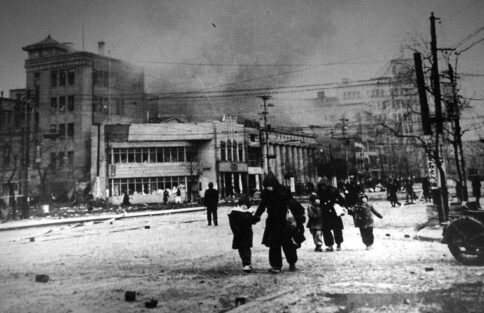 Devastating Firestorm: A Gunner in the Superfortress Raid on Tokyo ...