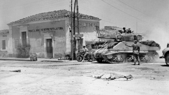 Daylight Bombing Gamble: The Schweinfurt–Regensburg Mission - Warfare ...