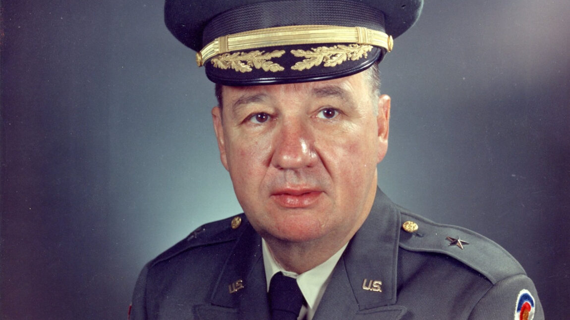 Actor Leslie Howard Died in Plane Shot Down by Nazis 80 Years Ago ...