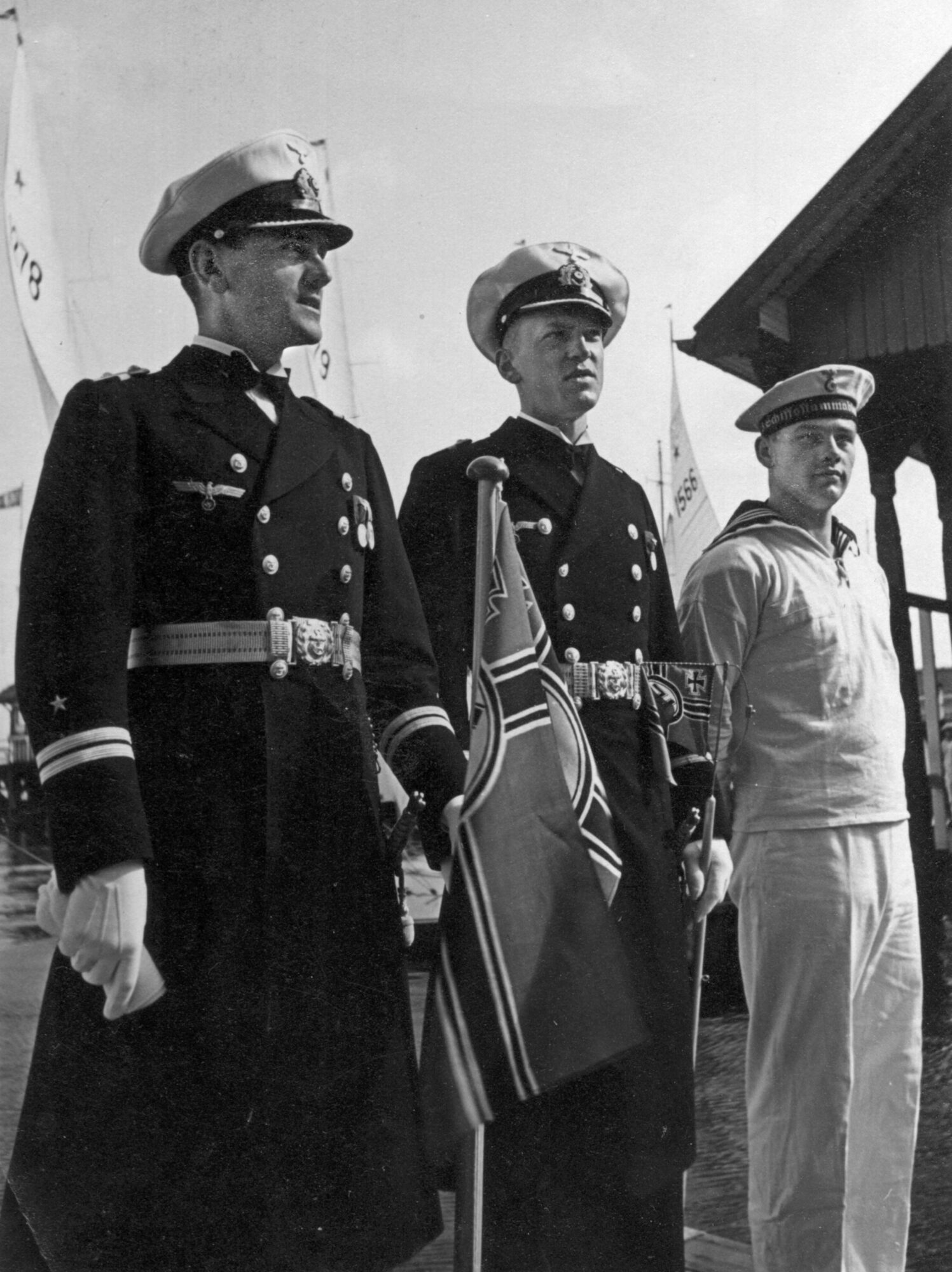 The Power of Cloth: The Non-Uniform Uniformity of the Third Reich