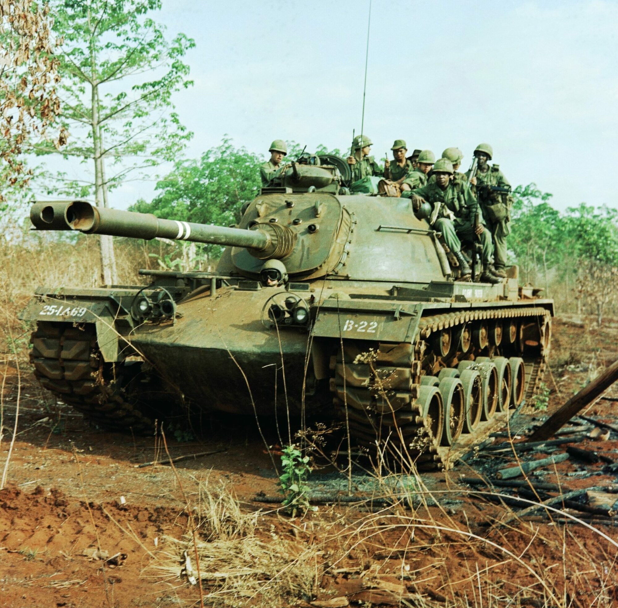 Tank driver Dwight Johnson in Vietnam - Warfare History Network