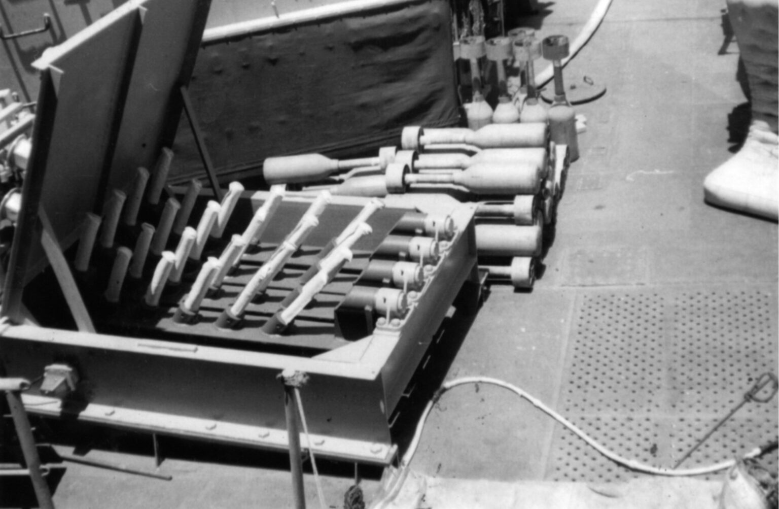 Ordnance: The British PIAT (Projector Infantry Anti-Tank) Gun - Warfare ...
