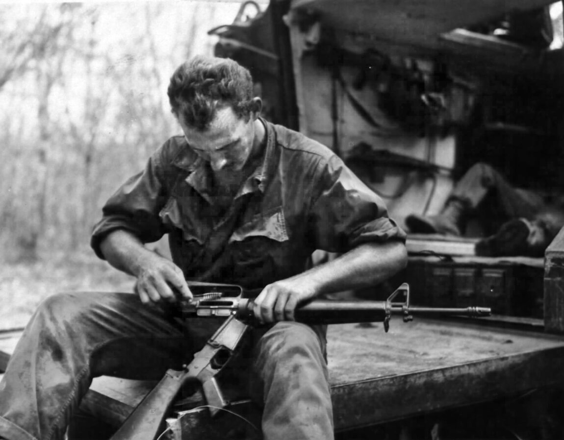 The M-16's Troubled Debut - Warfare History Network